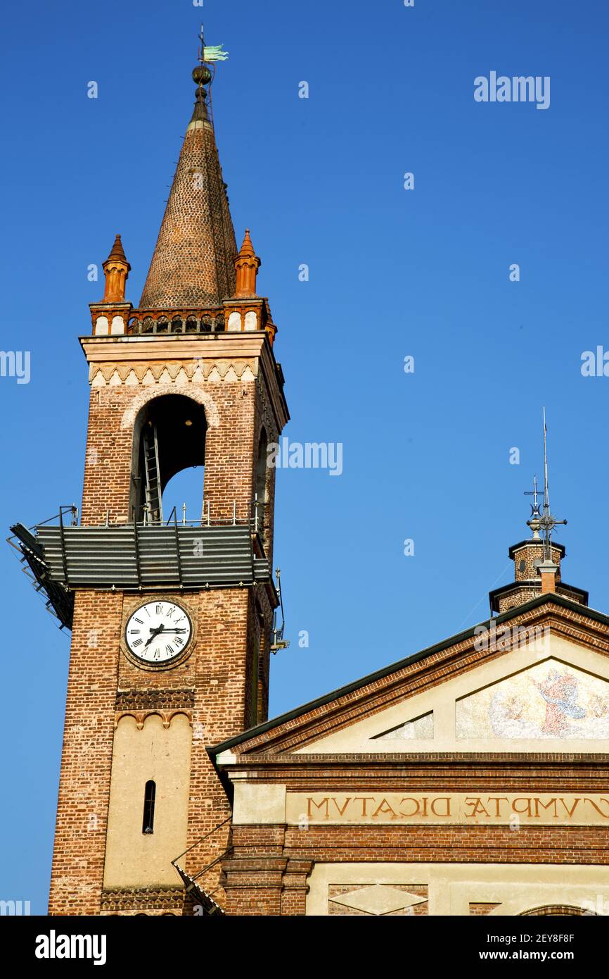 Rose window italy lombardy the parabiago old church closed Stock Photo ...