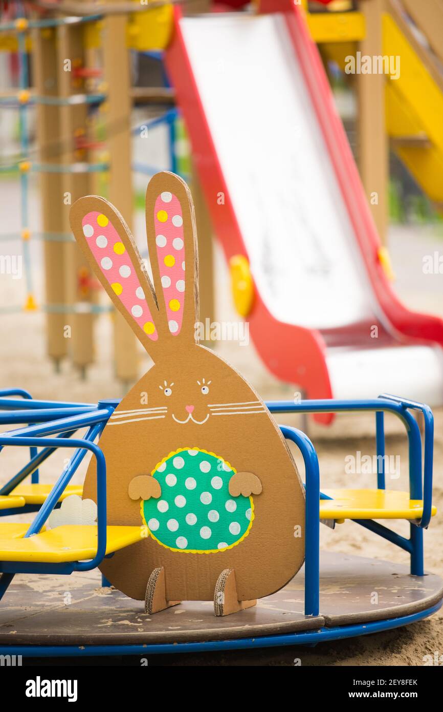 Decoration for Easter. Rabbit of cardboard Stock Photo - Alamy