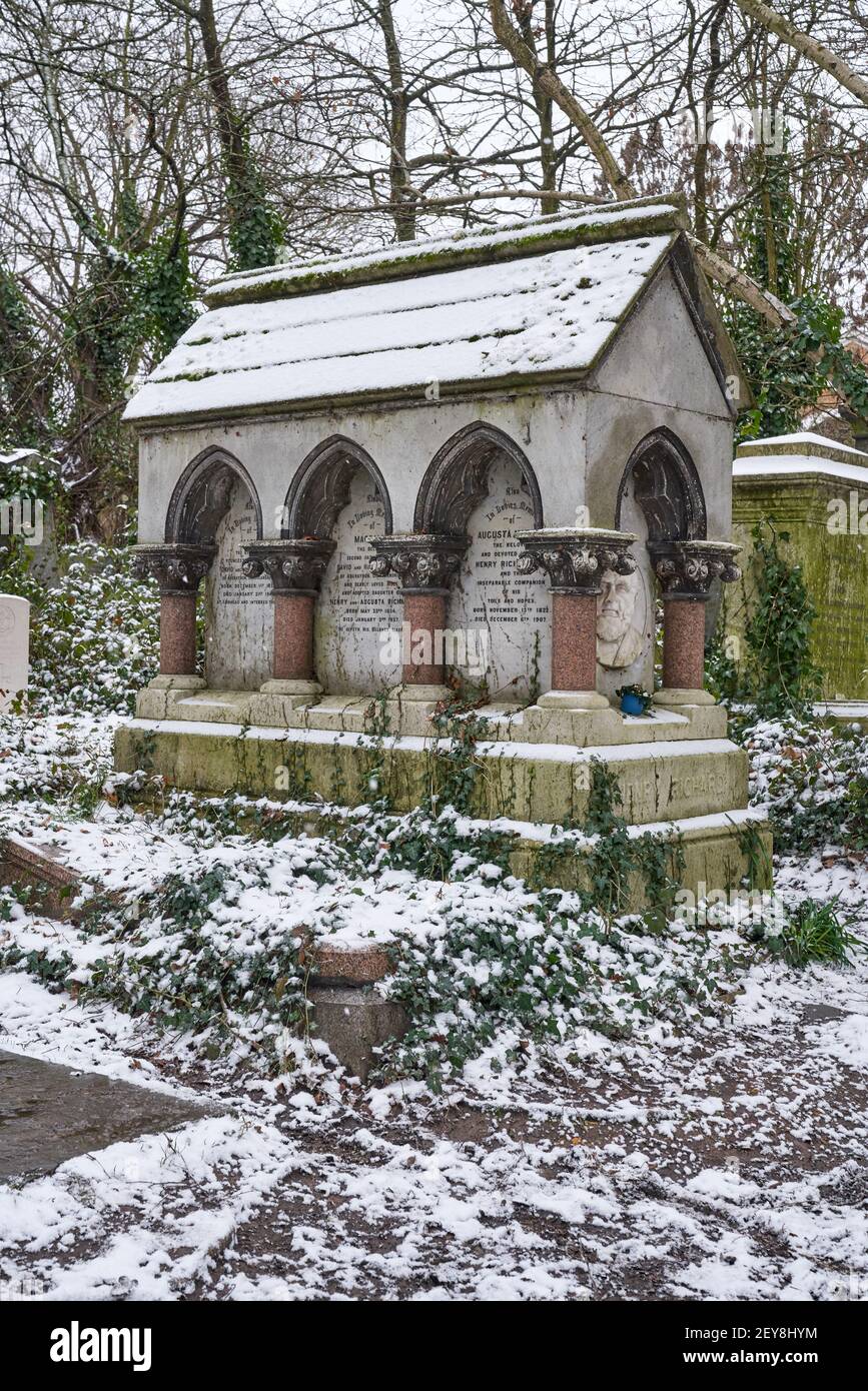 Abney park cemetery hi-res stock photography and images - Alamy