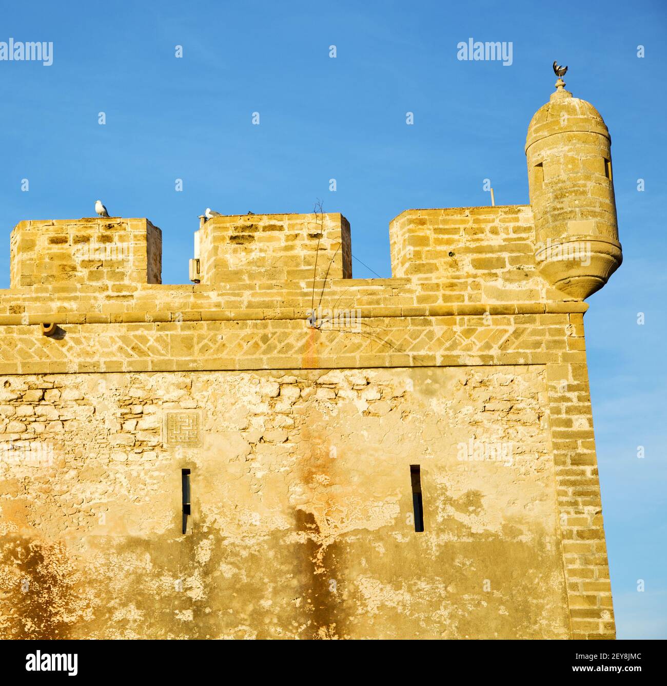 Medieval arrow slit ancient tower hi-res stock photography and images ...