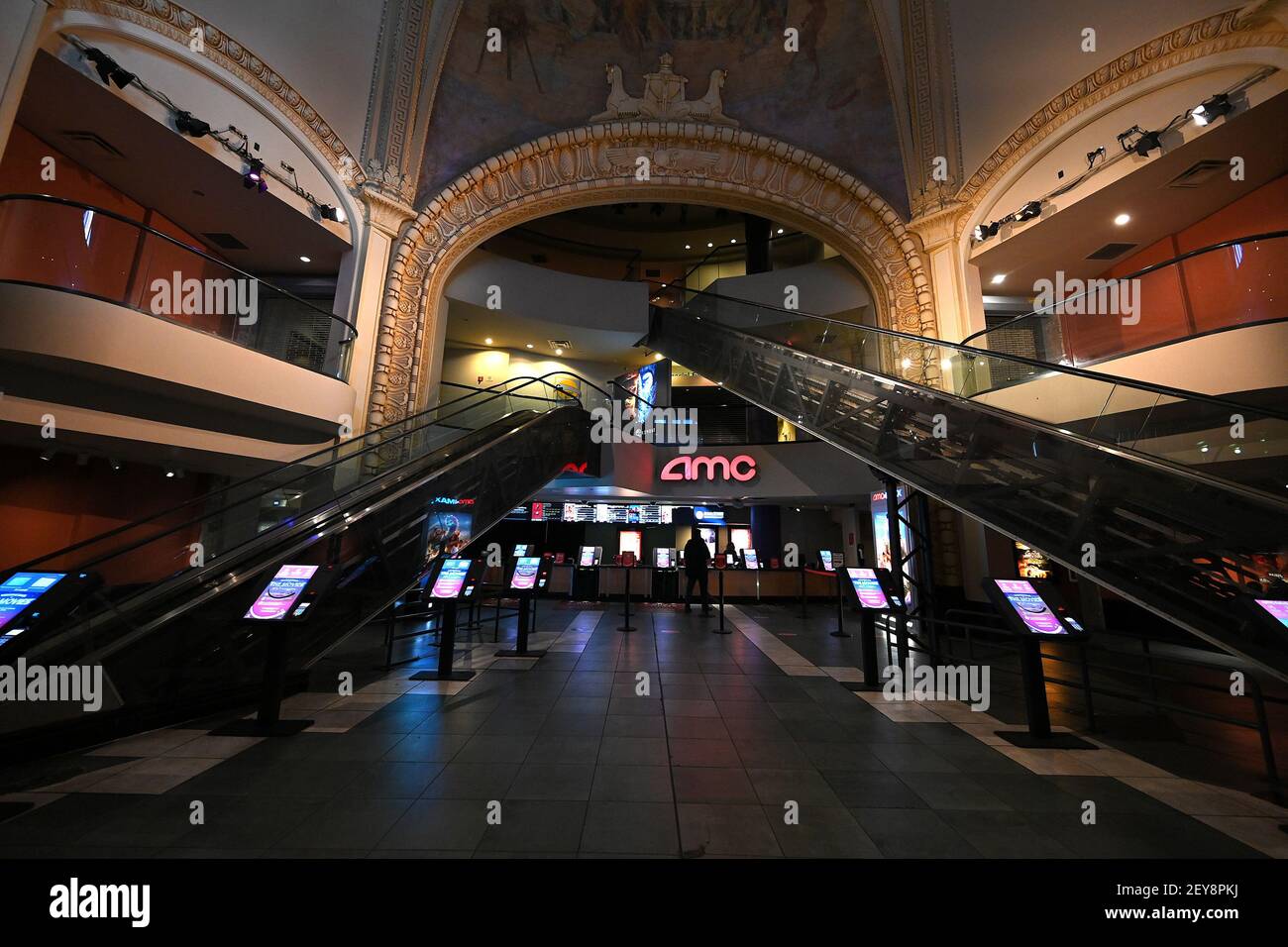Ticket counter movie hi-res stock photography and images - Alamy