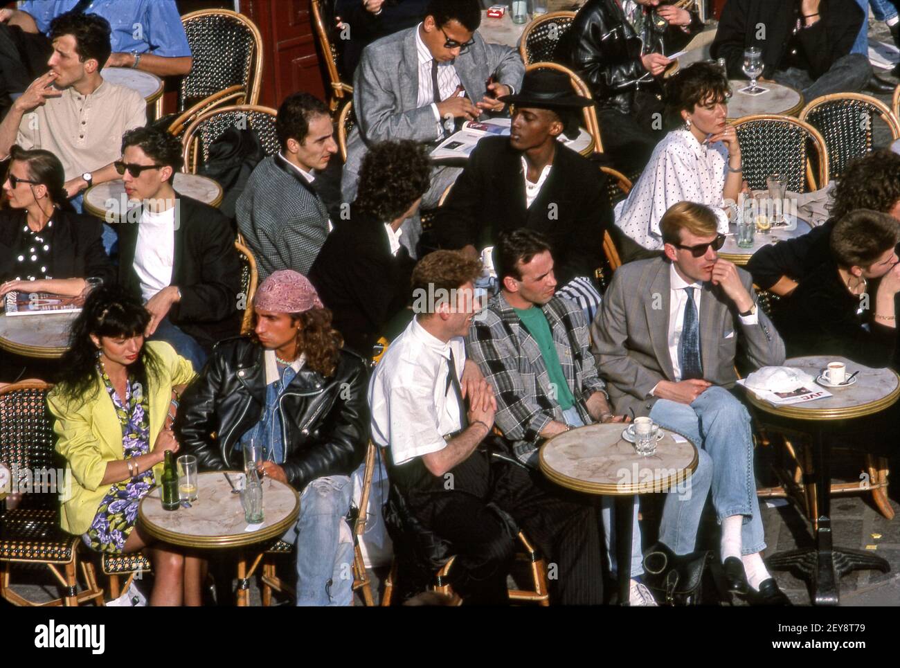 1980's paris bar hi-res stock photography and images - Alamy