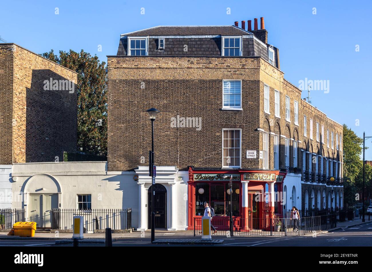 End of terrace house hi-res stock photography and images - Alamy