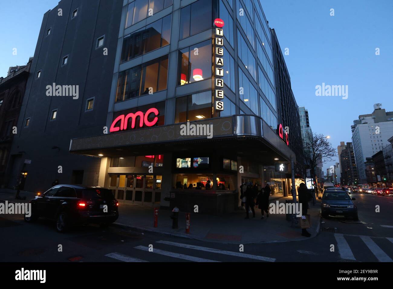 Amc theater exterior hi-res stock photography and images - Alamy