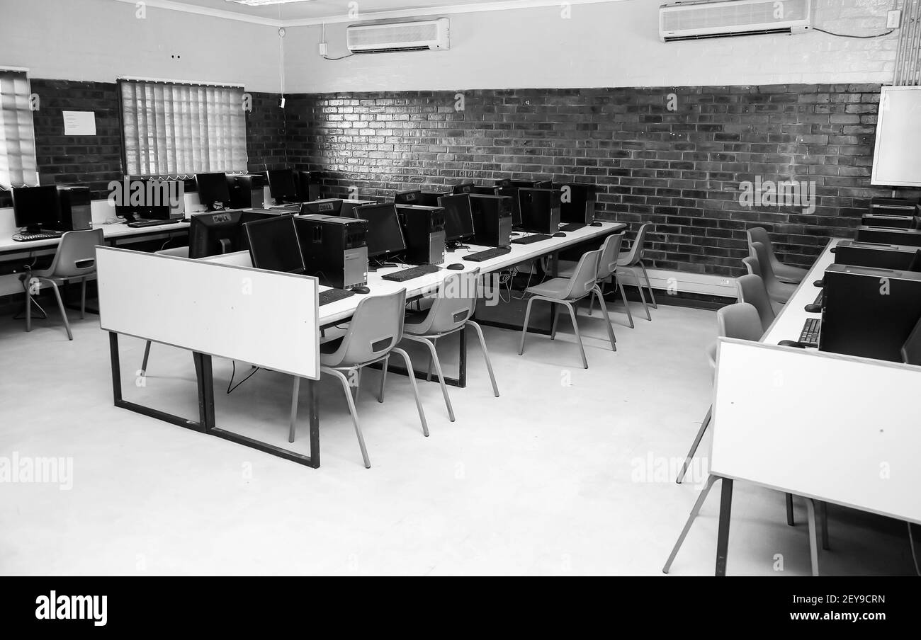 African institution of technology Black and White Stock Photos & Images ...