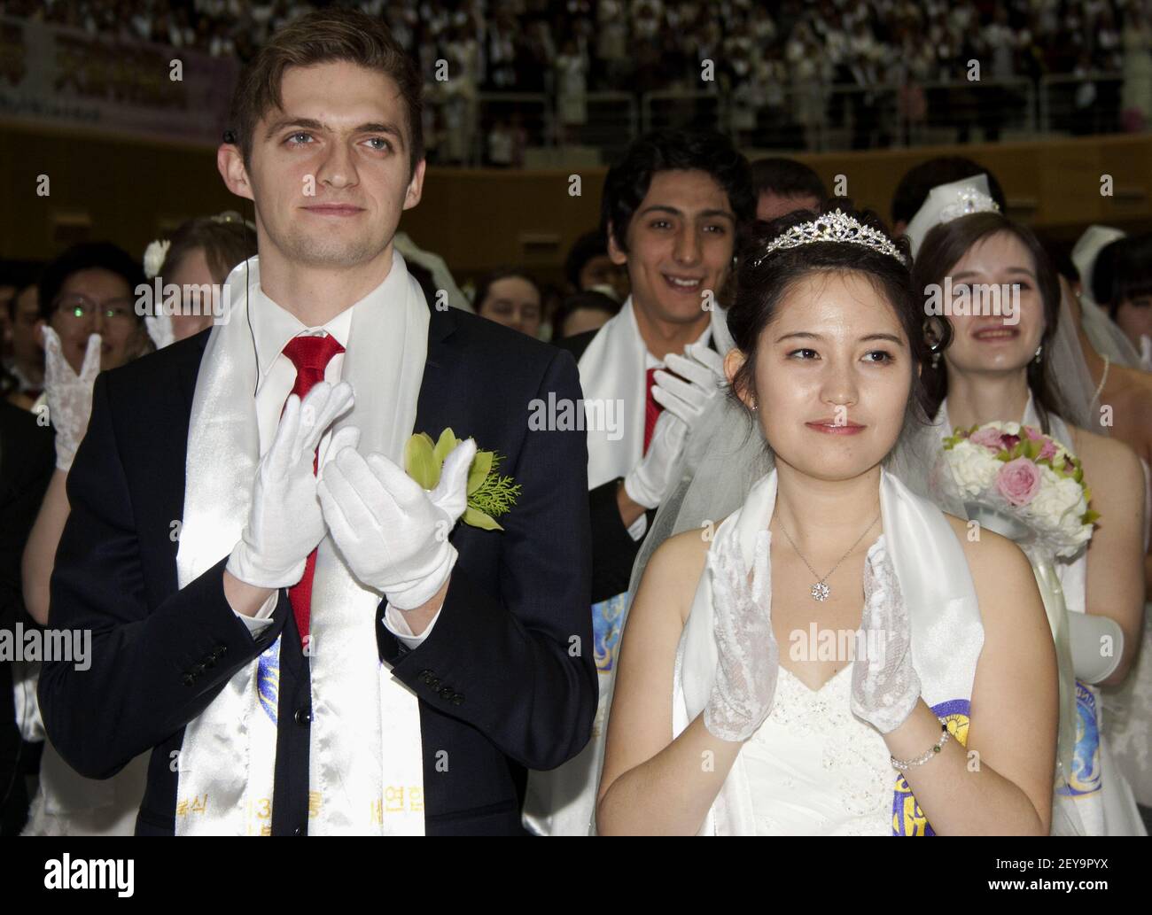Unification church wedding korea hi-res stock photography and images ...
