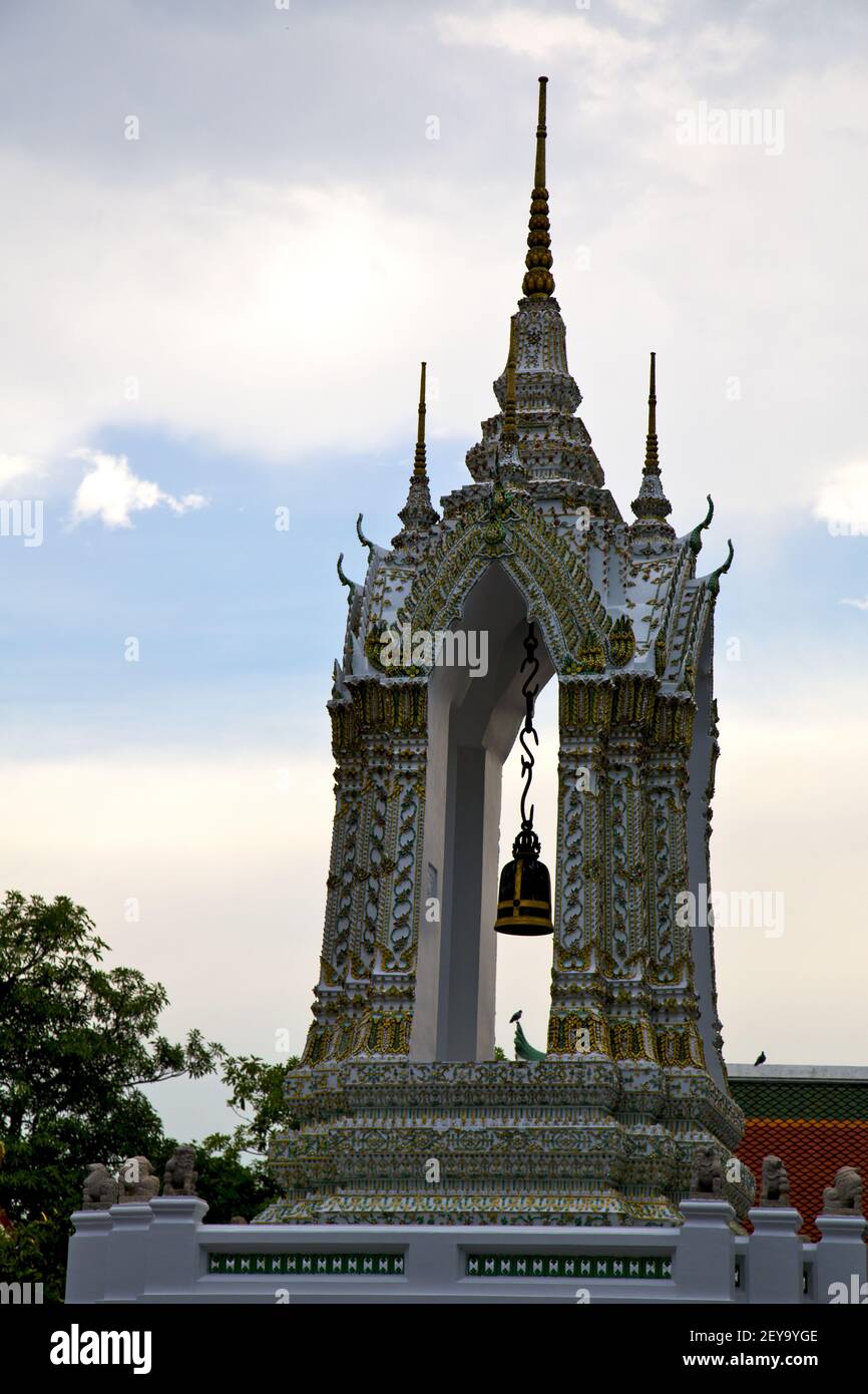 Thailand asia bangkok rain temple bell tower mosaic Stock Photo - Alamy