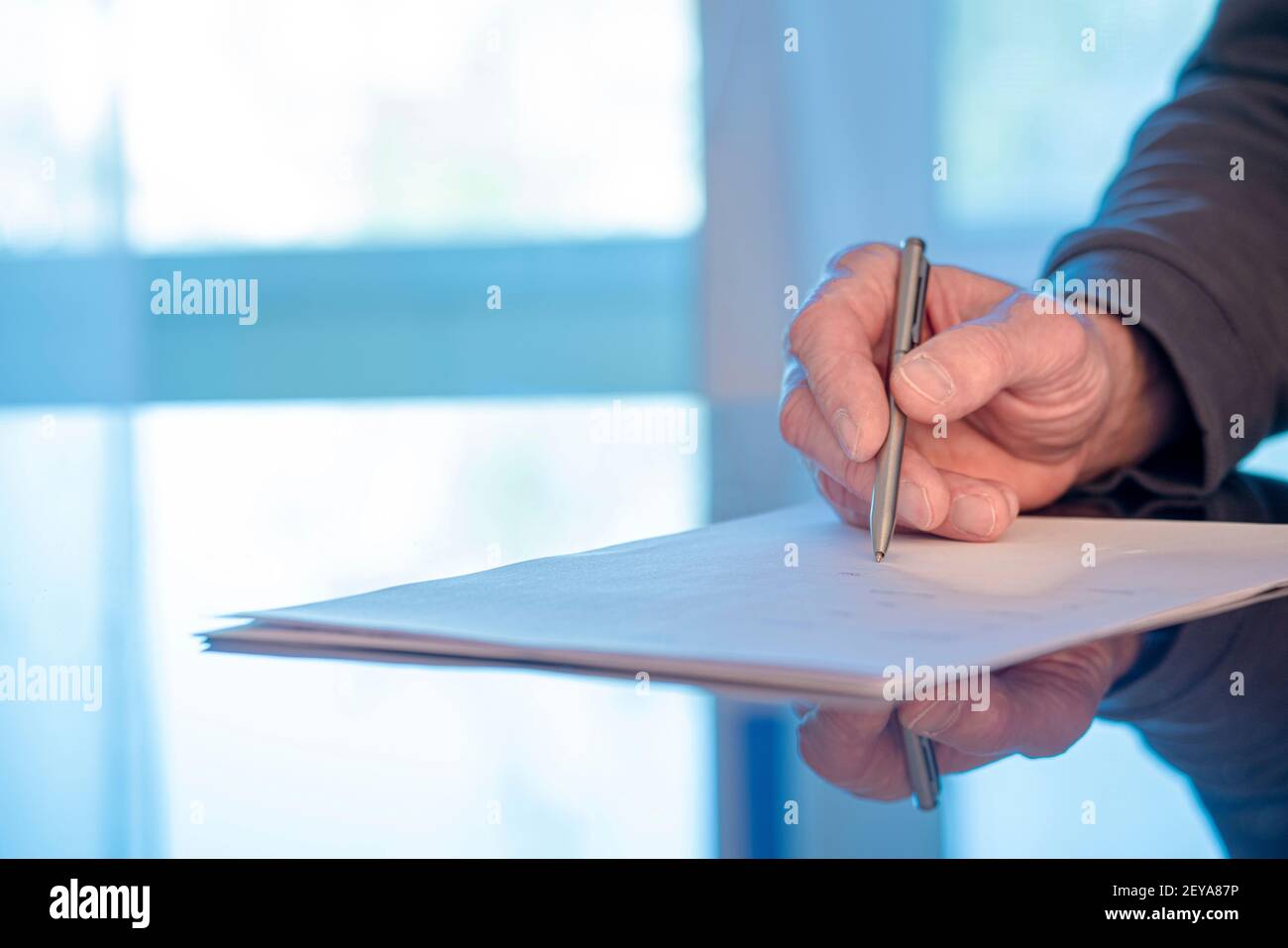 Man signing document hi-res stock photography and images - Alamy