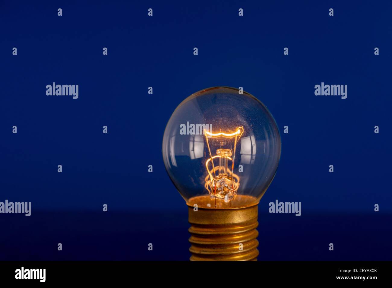 Vintage hanging light bulb Stock Photo - Alamy