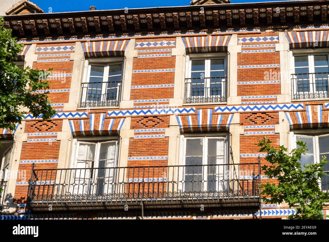 Red apartment building spain hi-res stock photography and images - Alamy
