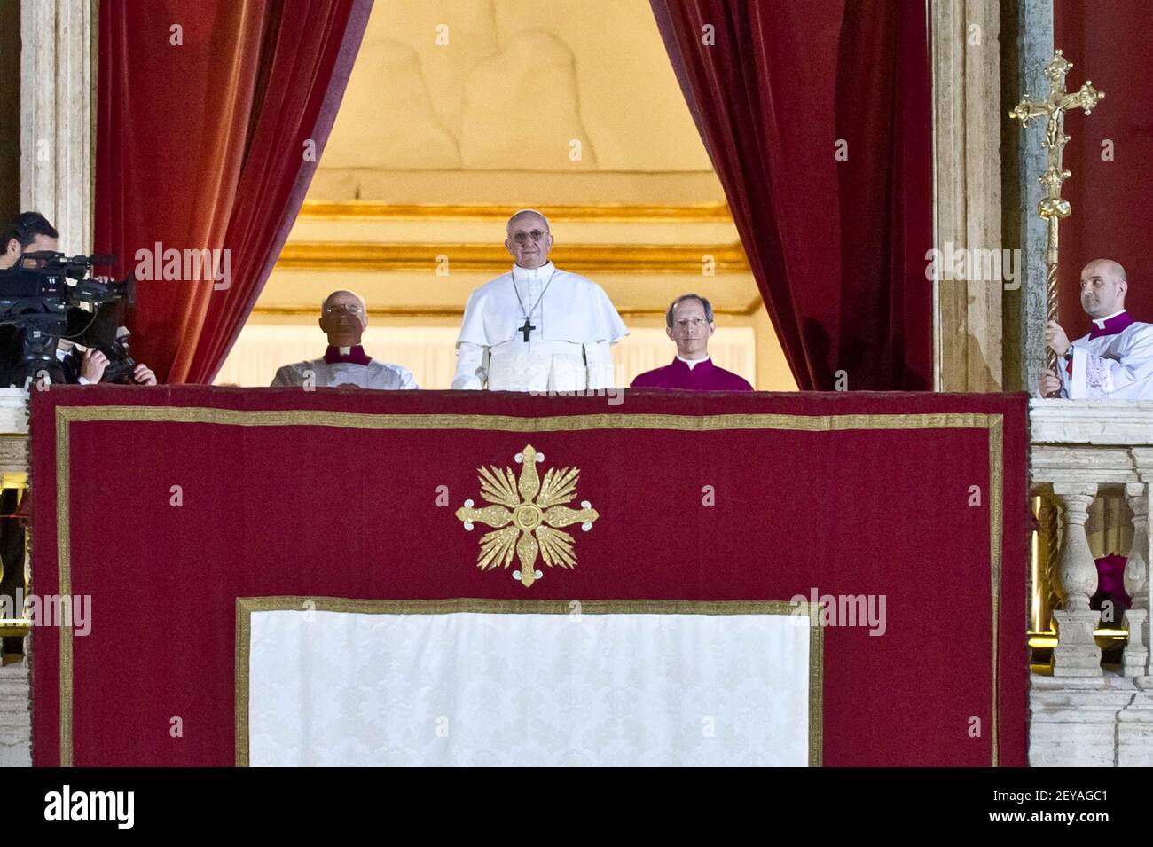 The new pope, Argentinian cardinal Jorge Mario Bergoglio, from now on ...