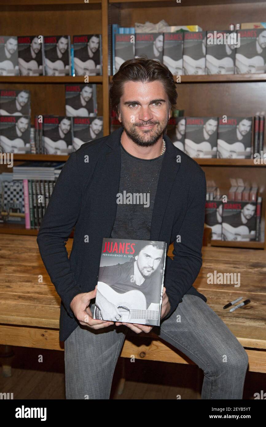 Colombian musician Juanes presents his Autobiography "Chasing The Sun ...