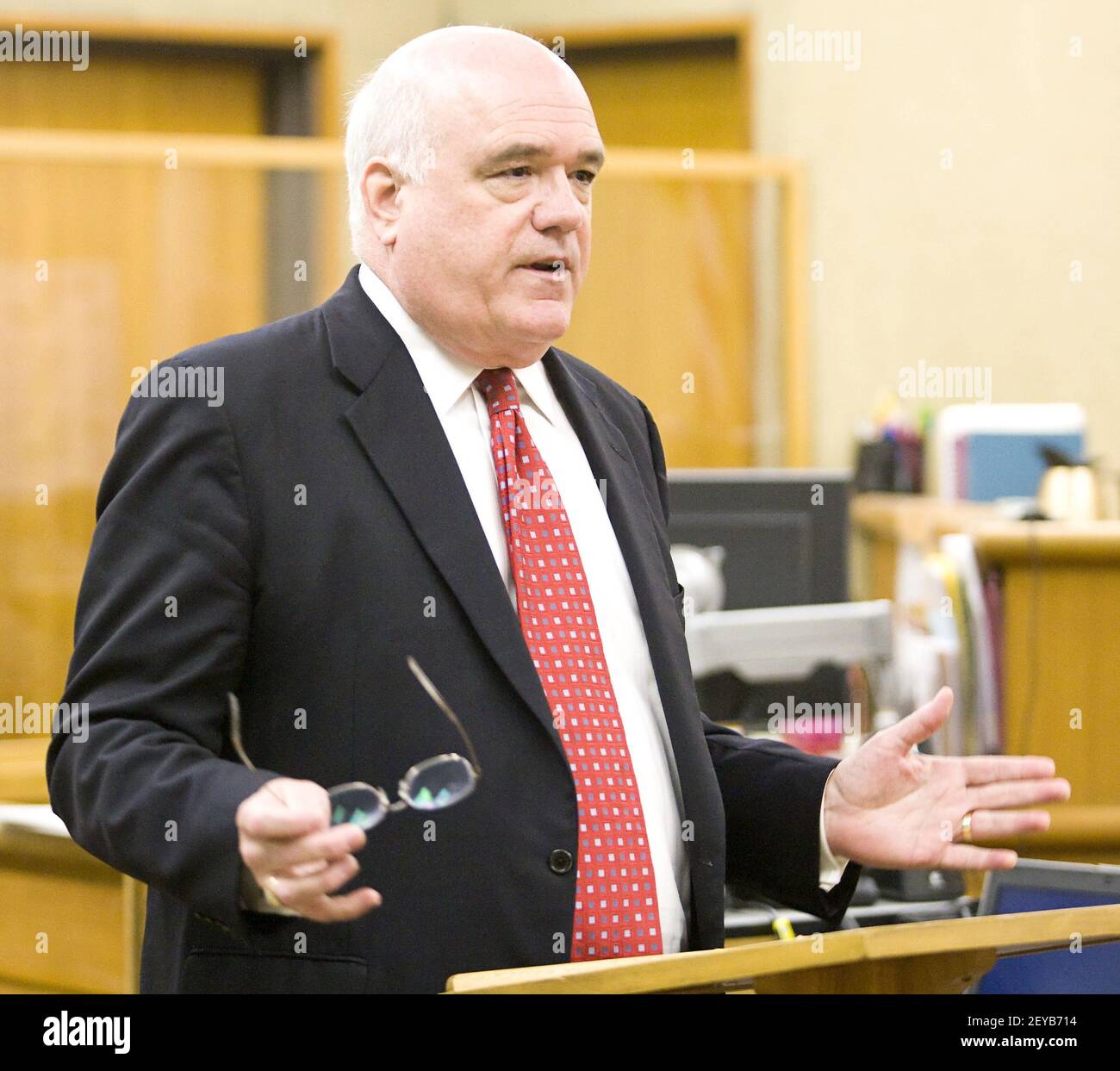 Michael Cummings, the defense attorney for Rhonda Wisto, makes his ...