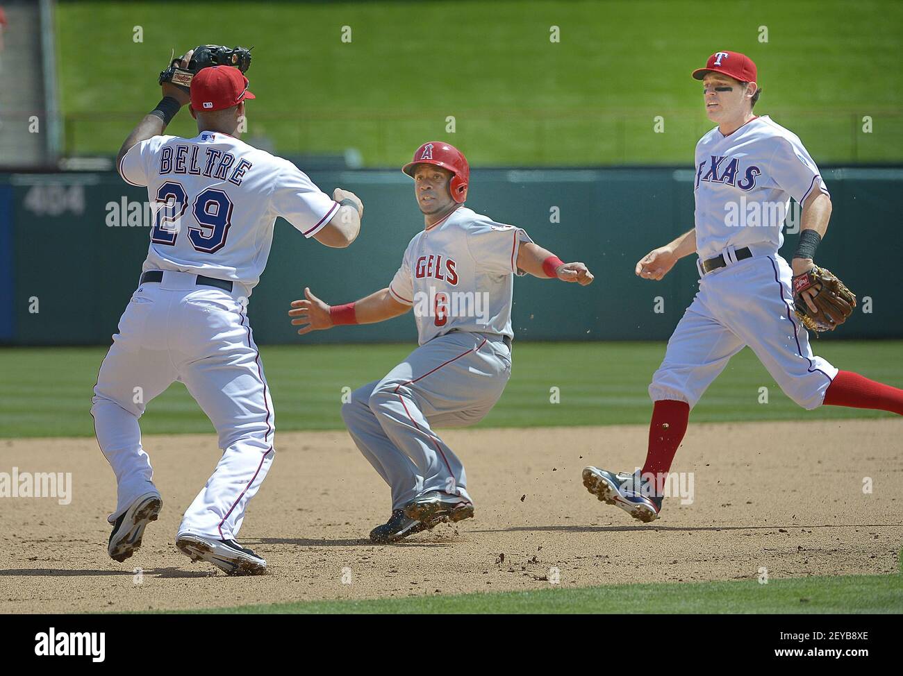 Texas Rangers third baseman Adrian Beltre (29) and Rangers second ...