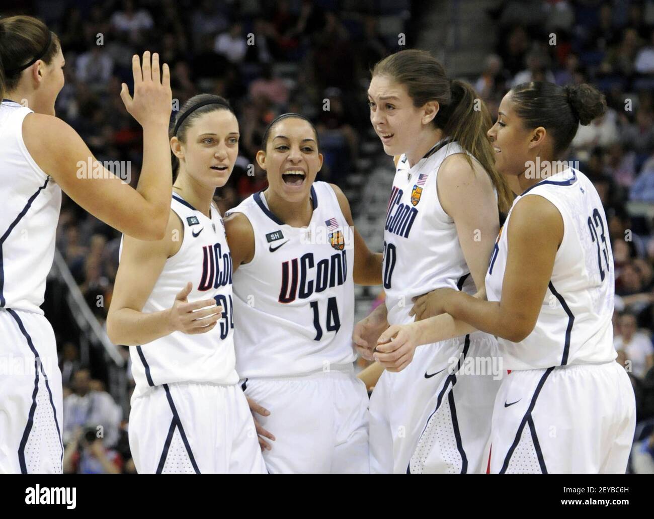 Connecticut's players rally around teammate Breanna Stewart after she ...