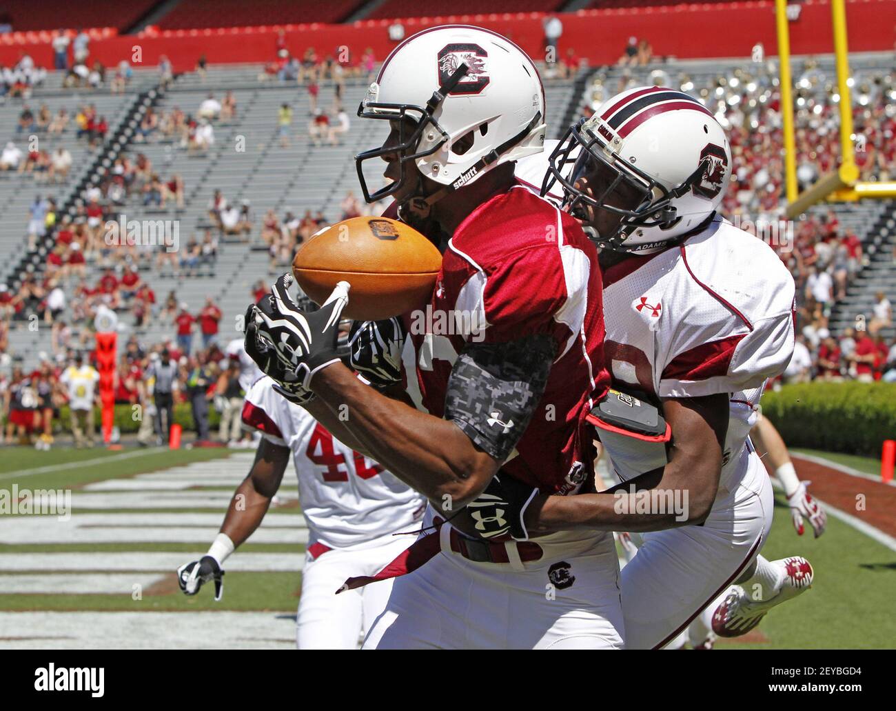 South Carolina wide receiver Matthew Harvey catches a ball for a ...