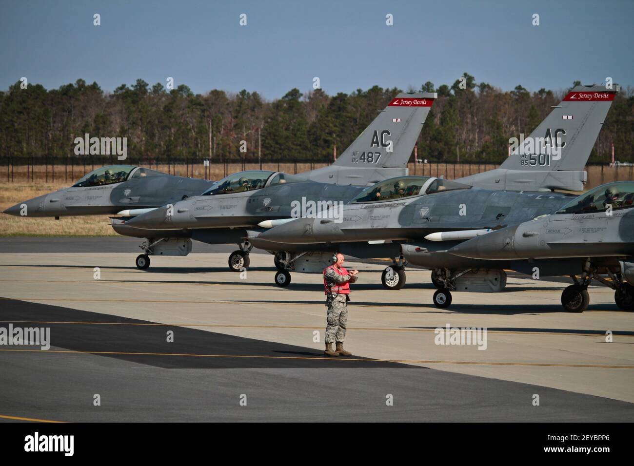 U.S. Air Force F-16C Fighting Falcon aircraft with the 119th Fighter ...