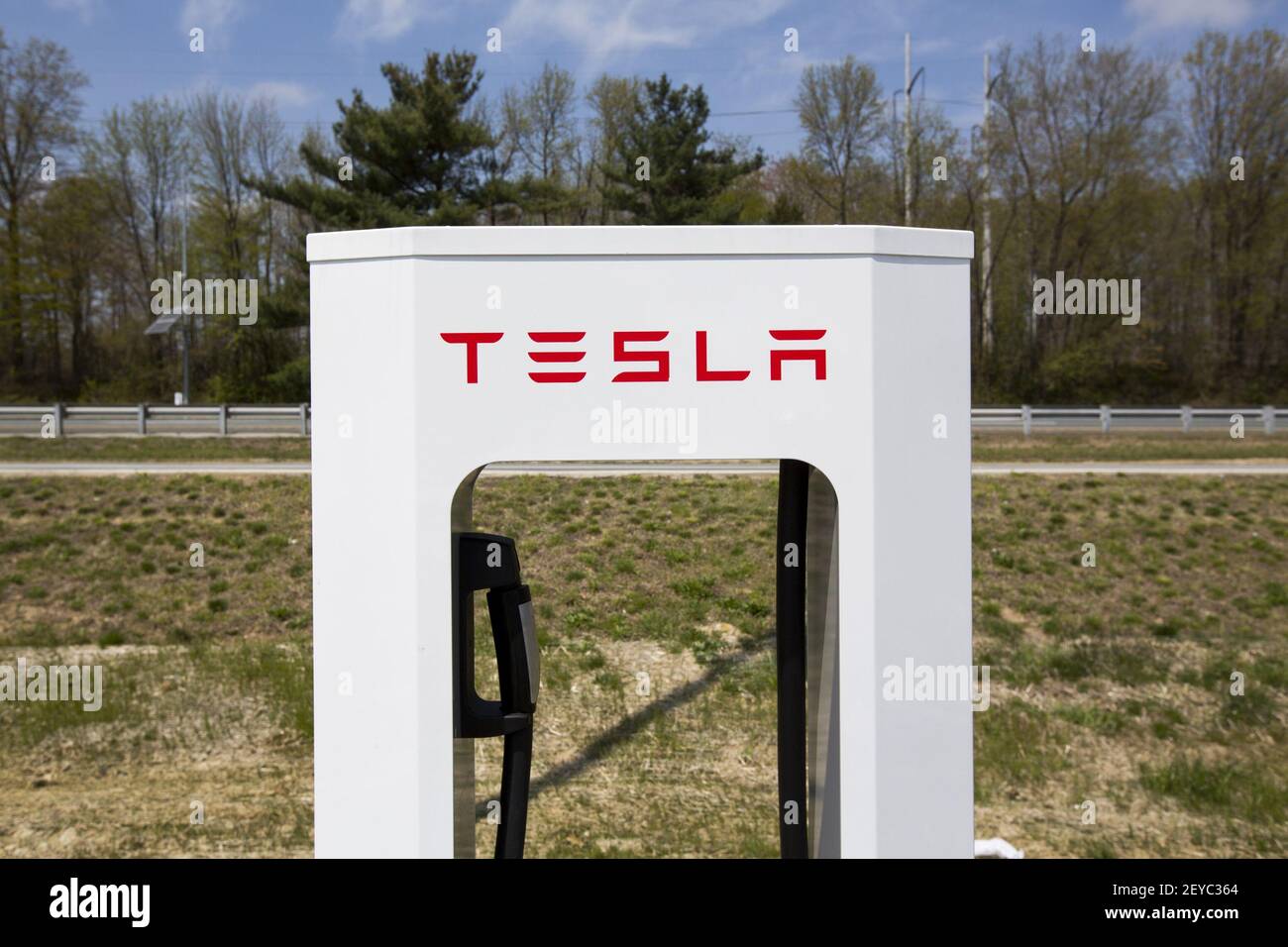 A Tesla electric vehicle Supercharging Station along Interstate 95 in ...