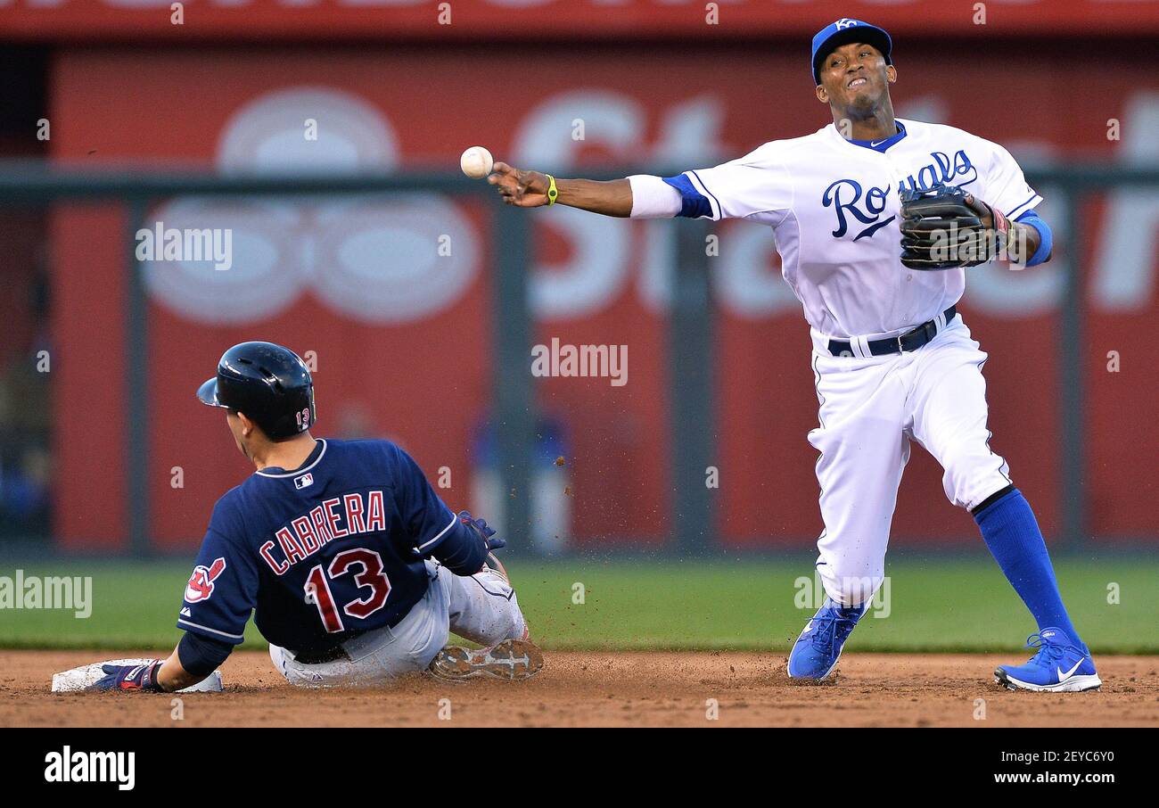 Kansas City Royals shortstop Alcides Escobar (2) completes a double ...