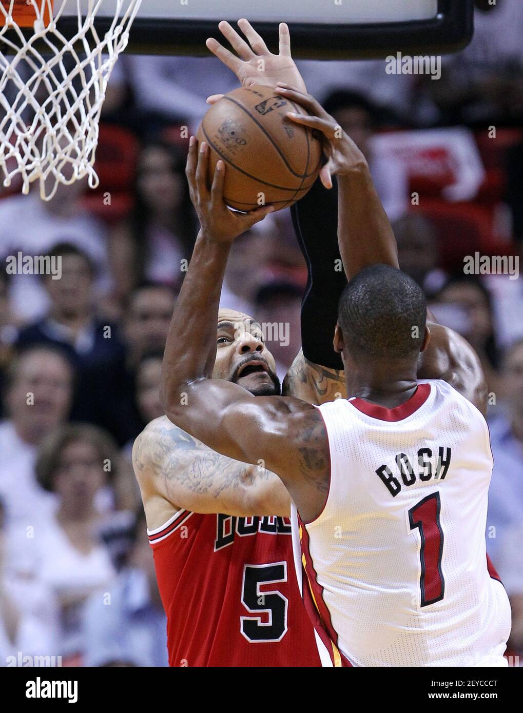 Carlos Boozer (5) of the Chicago Bulls defends Chris Bosh of the Miami ...