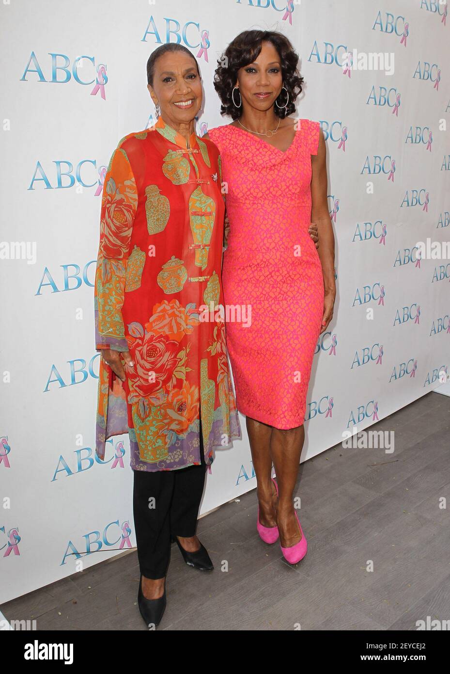 Dolores robinson and holly robinson peete High Resolution Stock ...