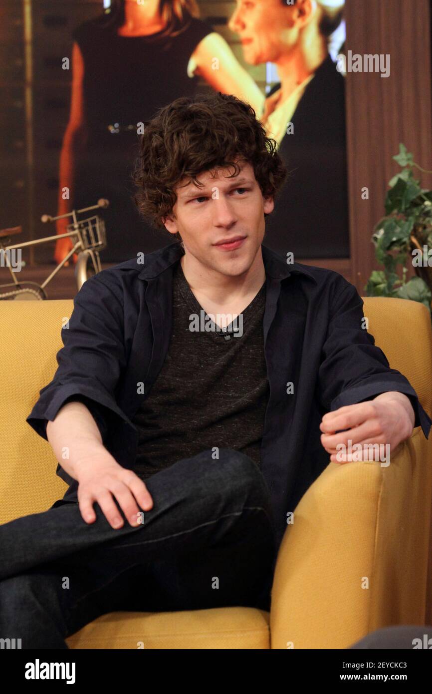 MIAMI, FL - MAY 14: Jesse Eisenberg visits Univision's Despierta ...