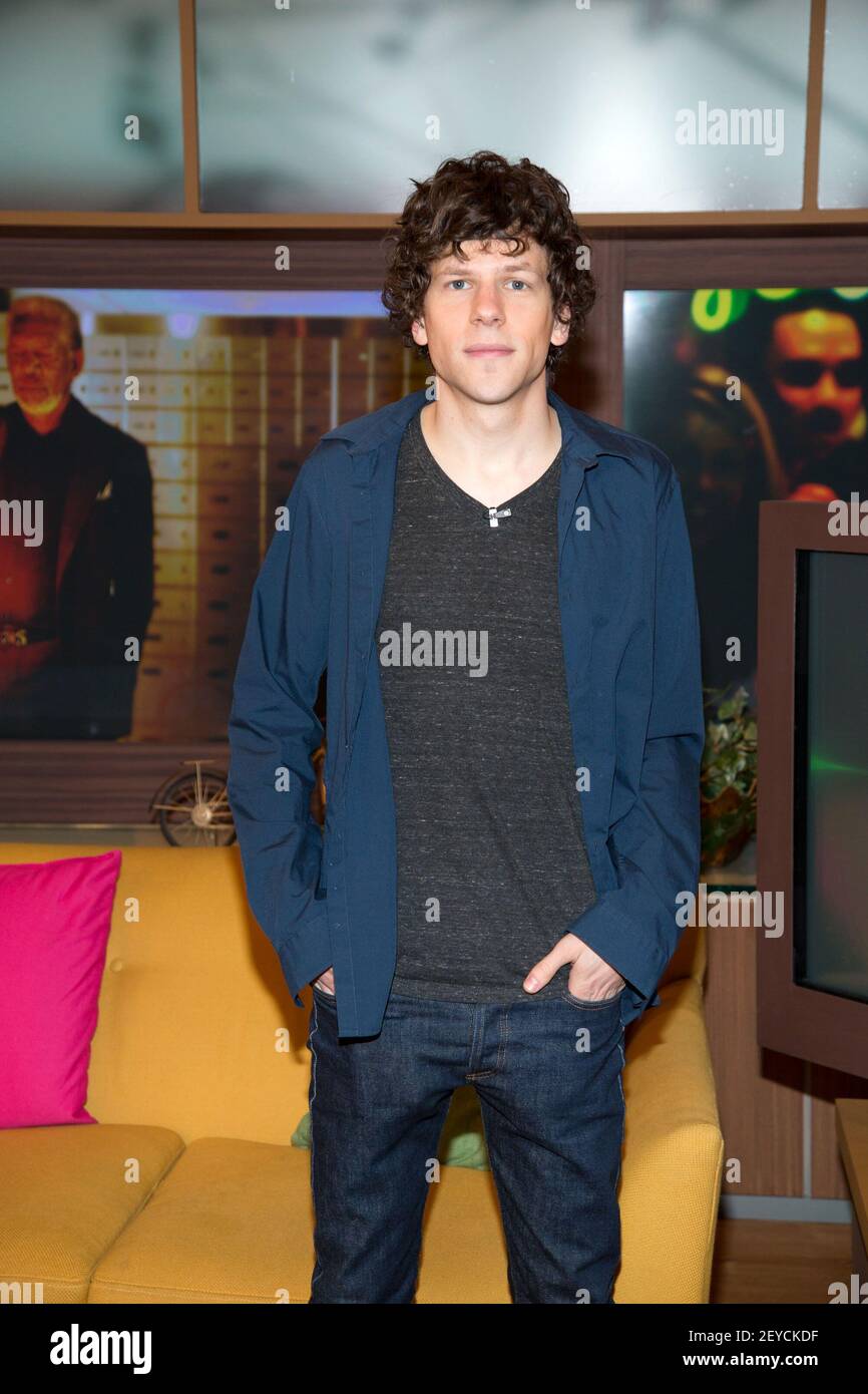 MIAMI, FL - MAY 14: Jesse Eisenberg visit Univision's Despierta America ...