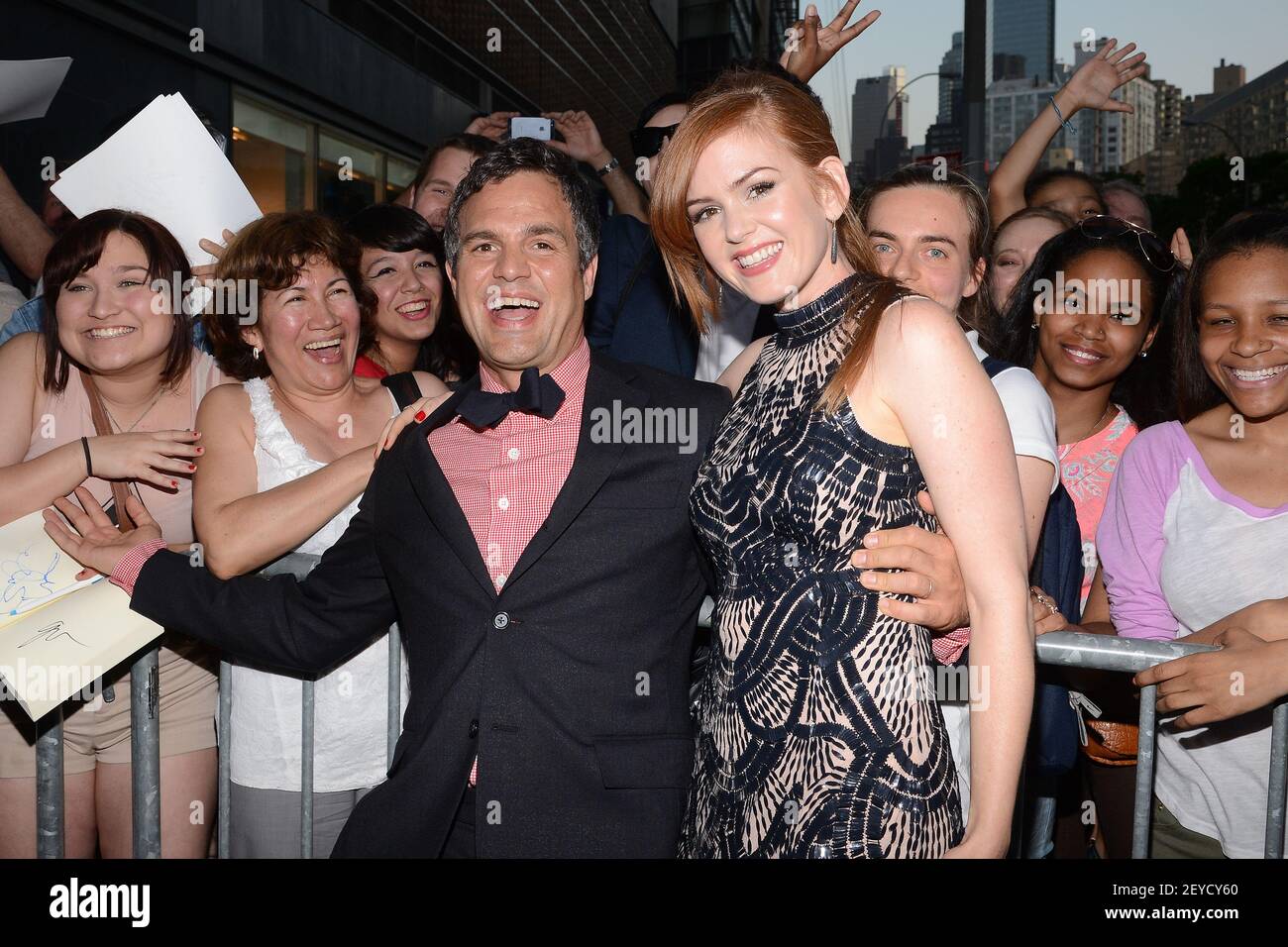 (L-R) Actors Mark Ruffalo and Isla Fisher attend "Now You See Me" New ...