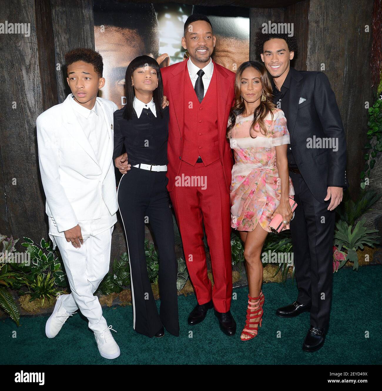 (L-R) Jaden Smith, Willow Smith, Will Smith, Jada Pinkett Smith and ...