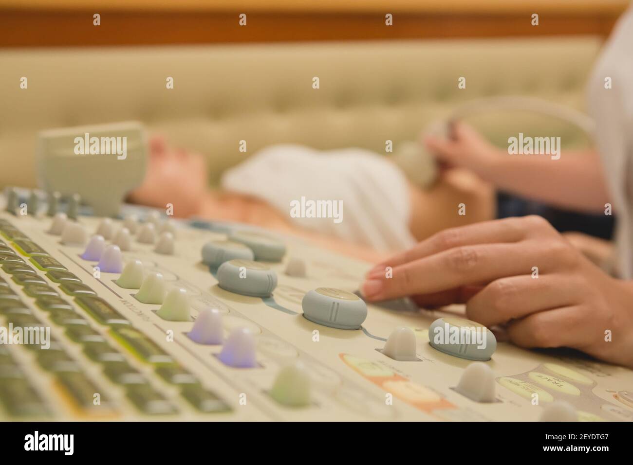 Ultrasound imaging of the abdomen Stock Photo - Alamy