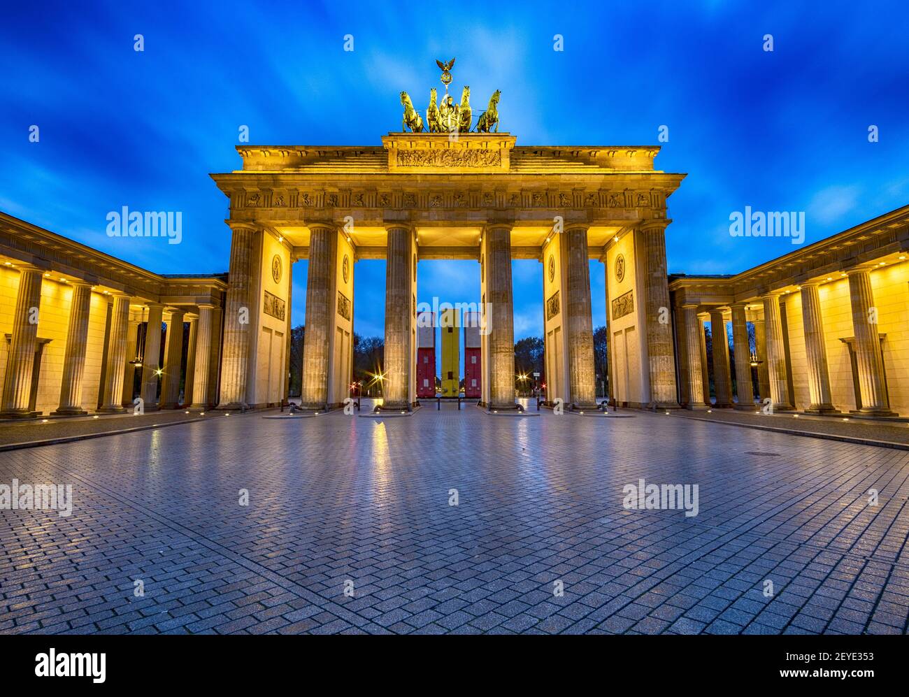Brandenburger portal hi-res stock photography and images - Alamy