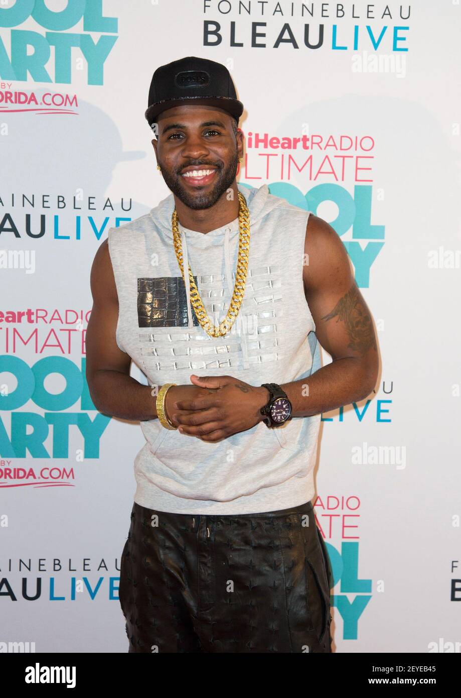 Jason Derulo pose backstage at the iHeartRadio Ultimate Pool Party ...