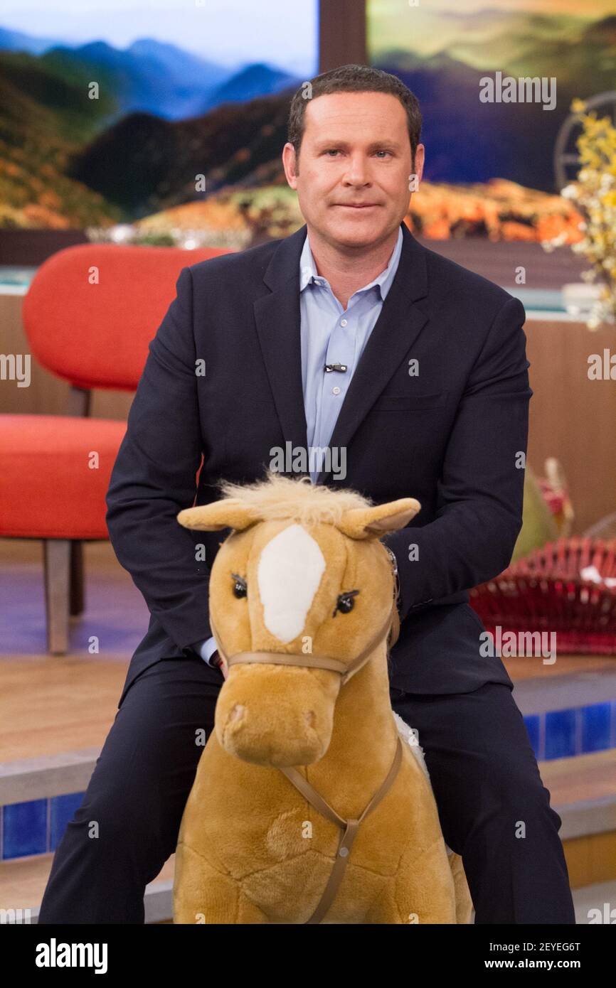 Alan Tacher appears on Univision's 'Despierta America' at Univision ...