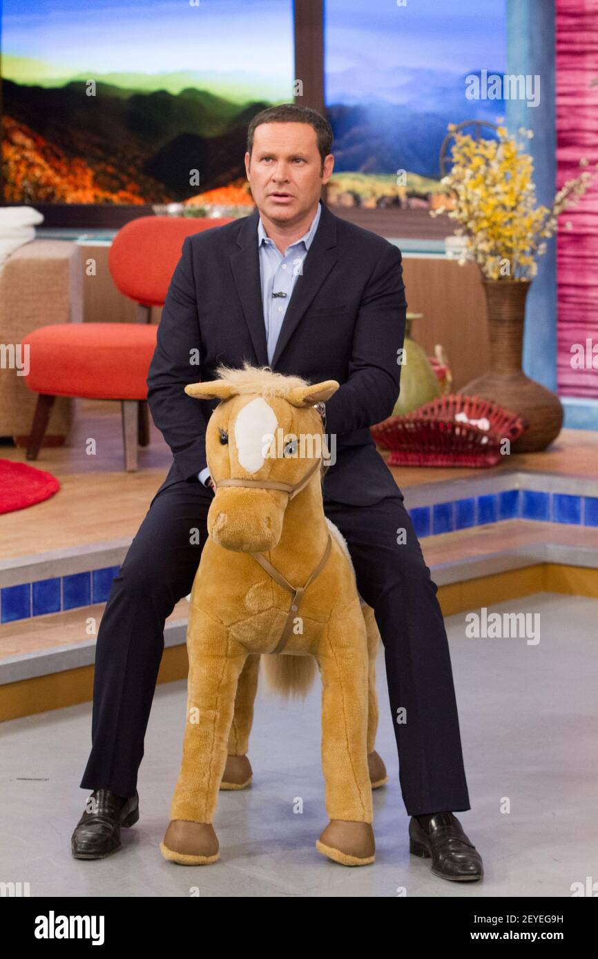 Alan Tacher appears on Univision's 'Despierta America' at Univision ...