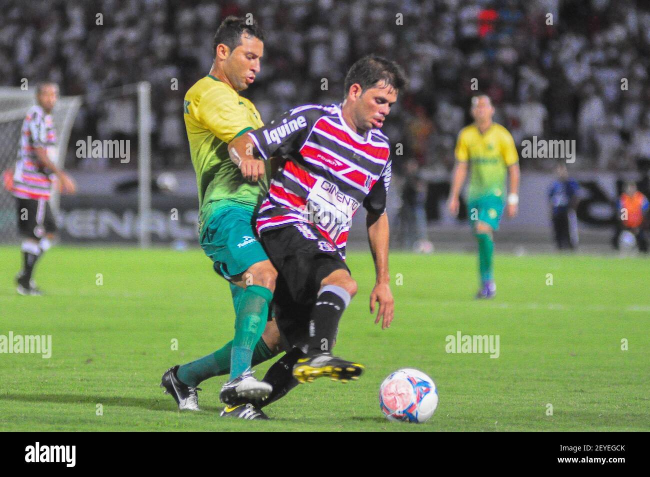 Santa Cruz player Junior Xuxa with the ball during the soccer match ...