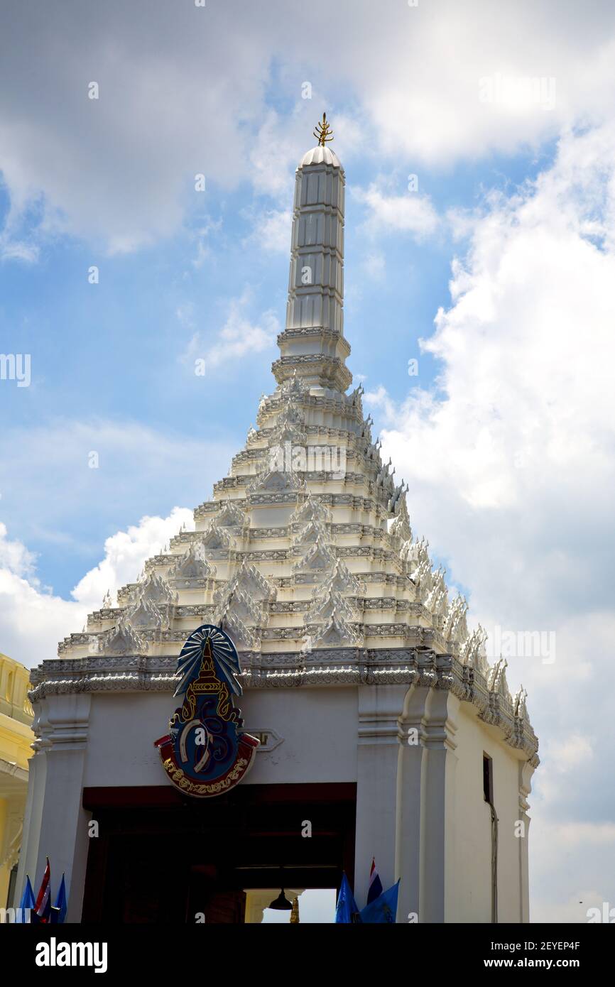 Thailand asia bangkok rain temple cloud Stock Photo - Alamy
