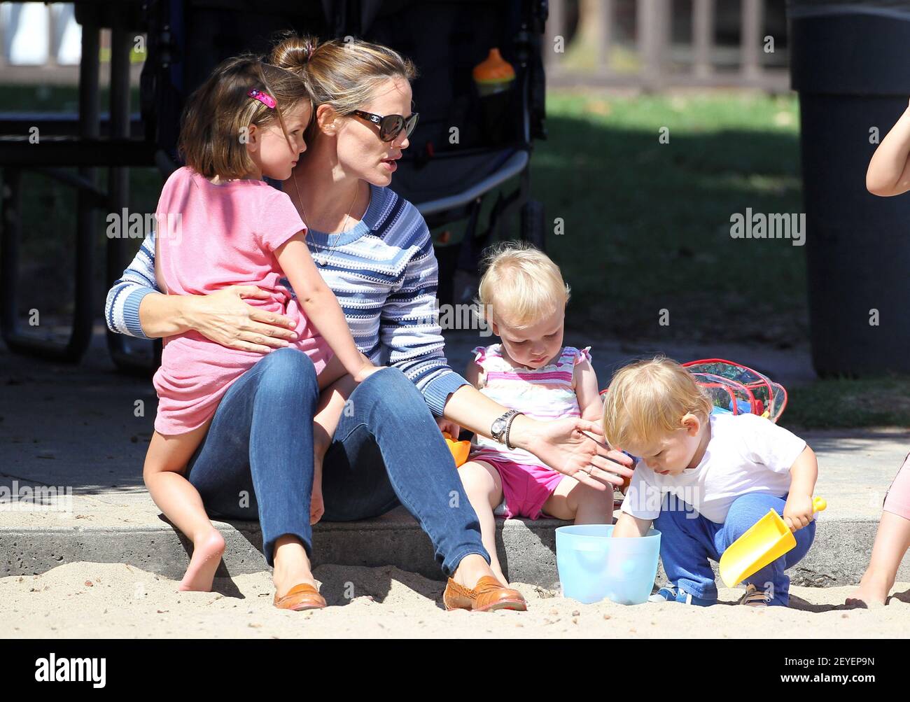 Jennifer Garner Kids 2013 Jennifer Garner Takes Her Three Kids Violet,