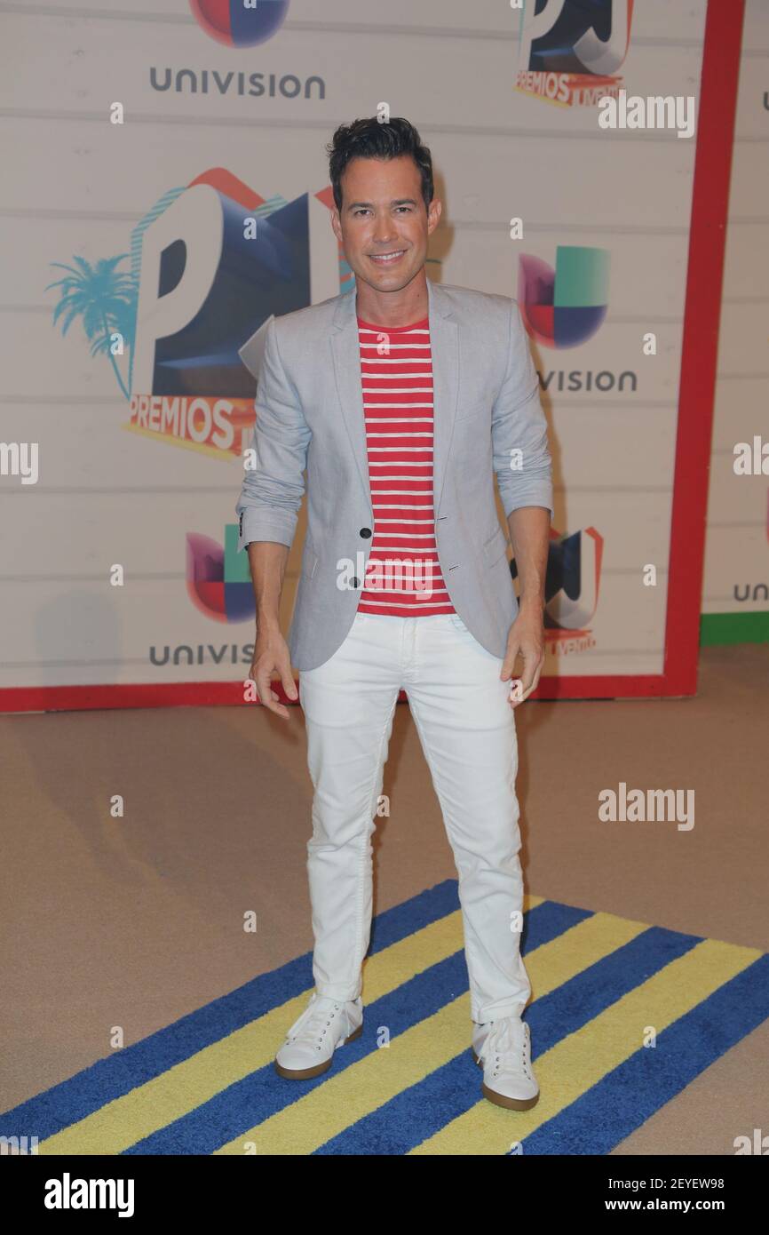 Roger Borges arrives at The 2013 Premios Juventud Awards at the Bank ...