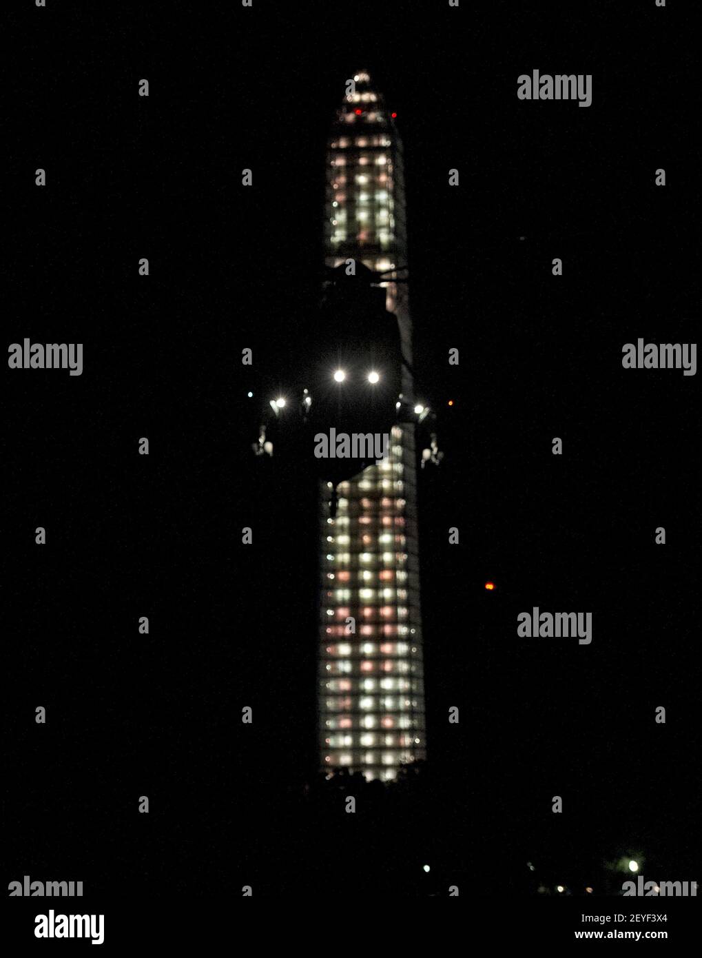 Marine 1, with United States President Barack Obama aboard, flies in ...