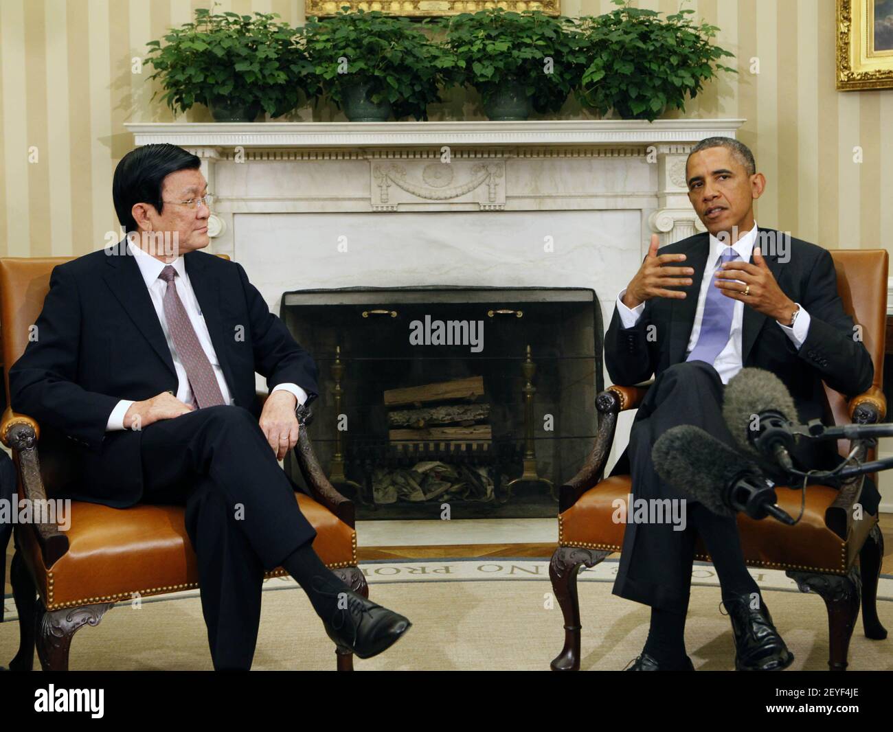President Barack Obama meets with President Truong Tan Sang of Vietnam ...