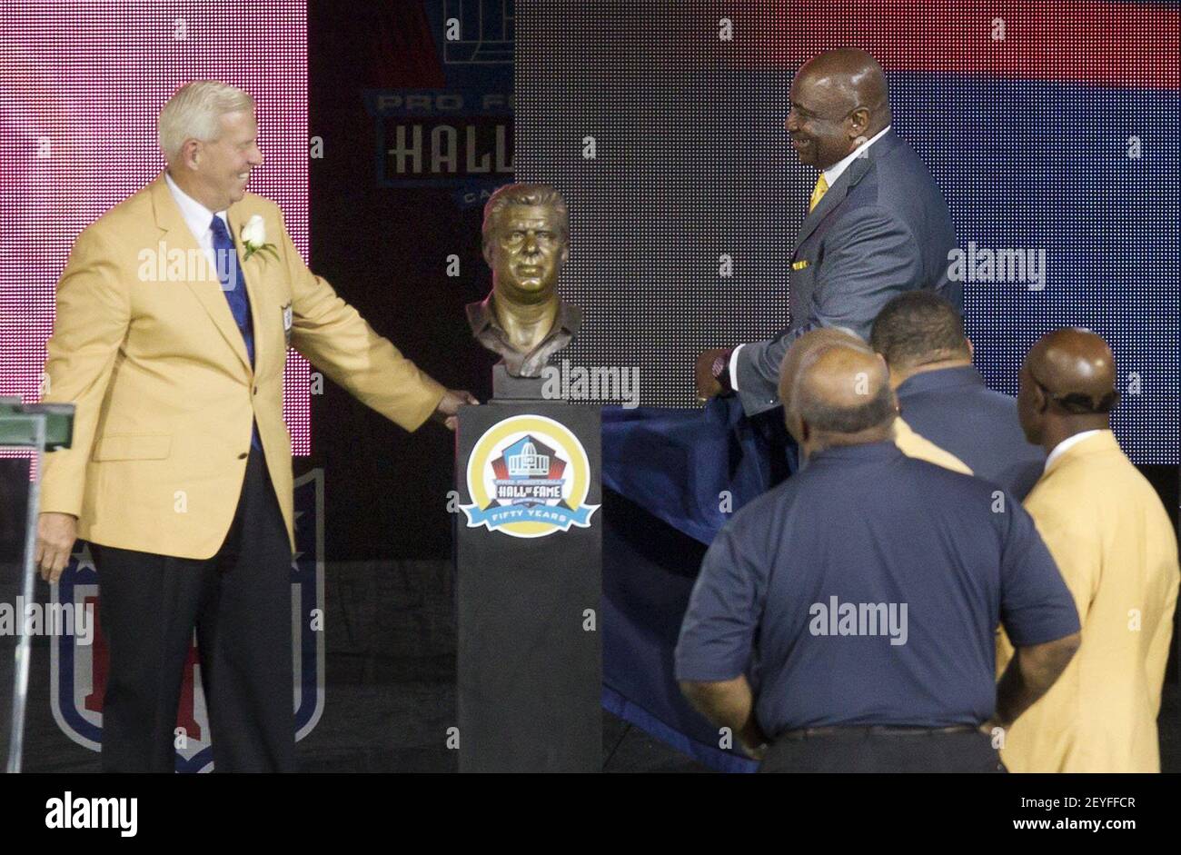 Bill Parcells and George Martin unveil Parcell's bust during the Pro ...