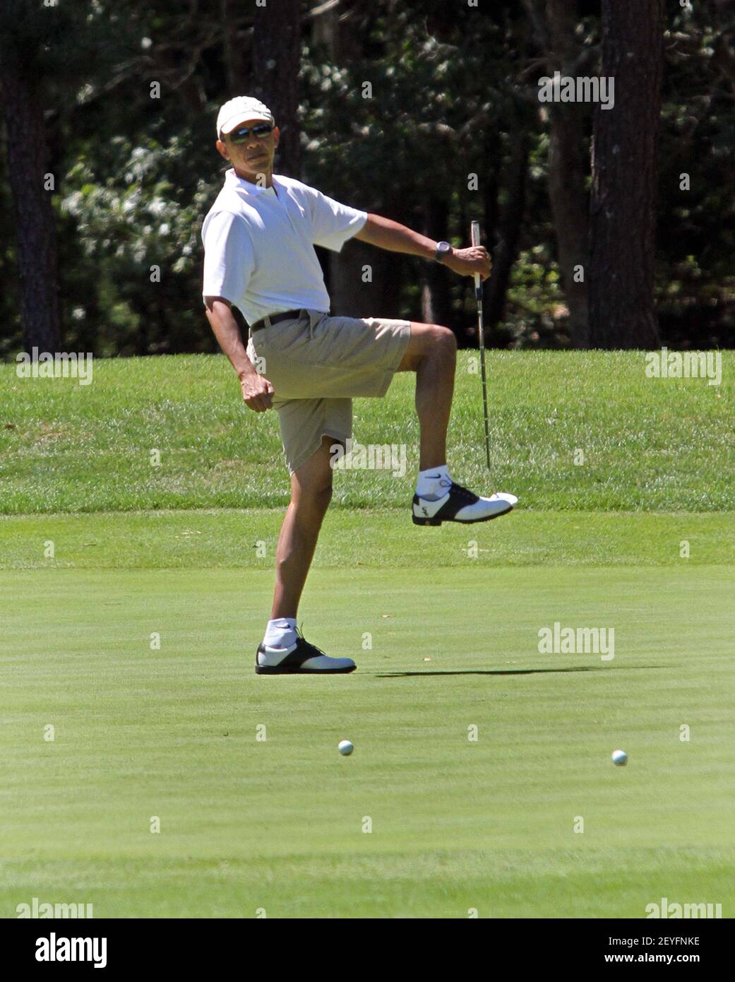 President Obama three-putted the first hole on Farm Neck Golf Club on ...