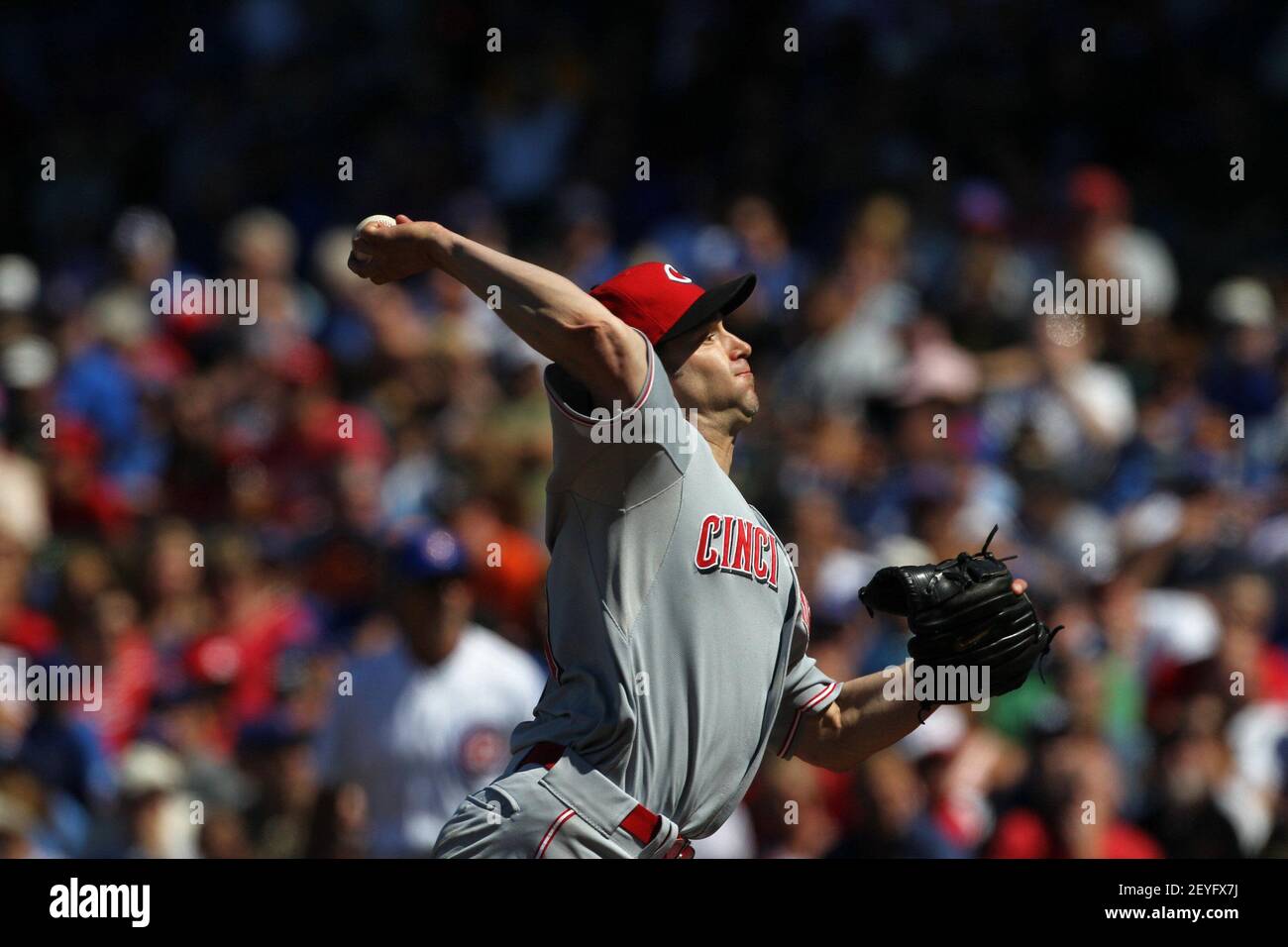 Cincinnati Reds starting pitcher Bronson Arroyo works against the ...