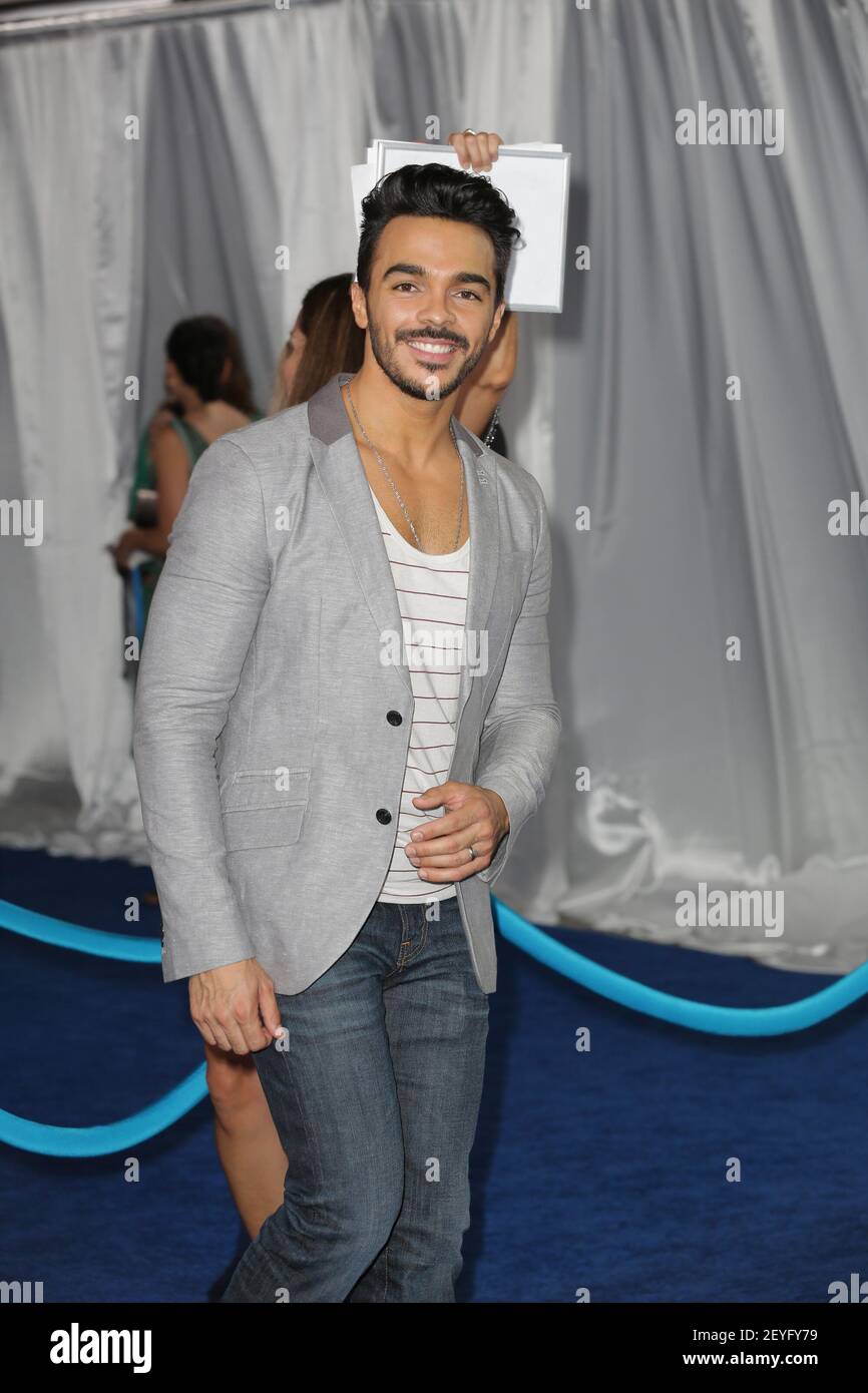 Shalim Ortiz attends Blue Carpet at Telemundo's 2013 Premio Tu Mundo at ...