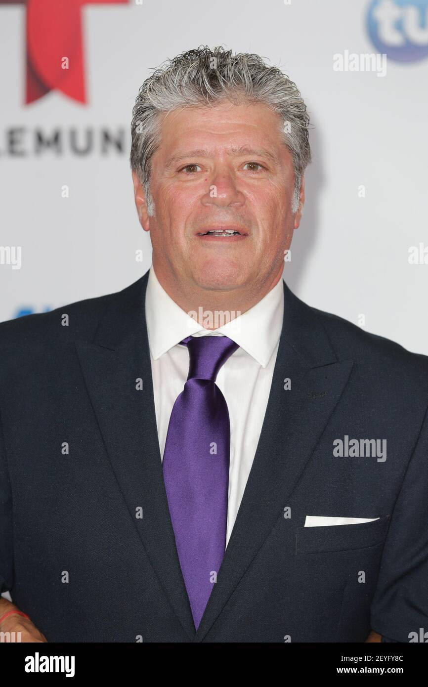 Henry Zakka attends Blue Carpet at Telemundo's 2013 Premio Tu Mundo at ...