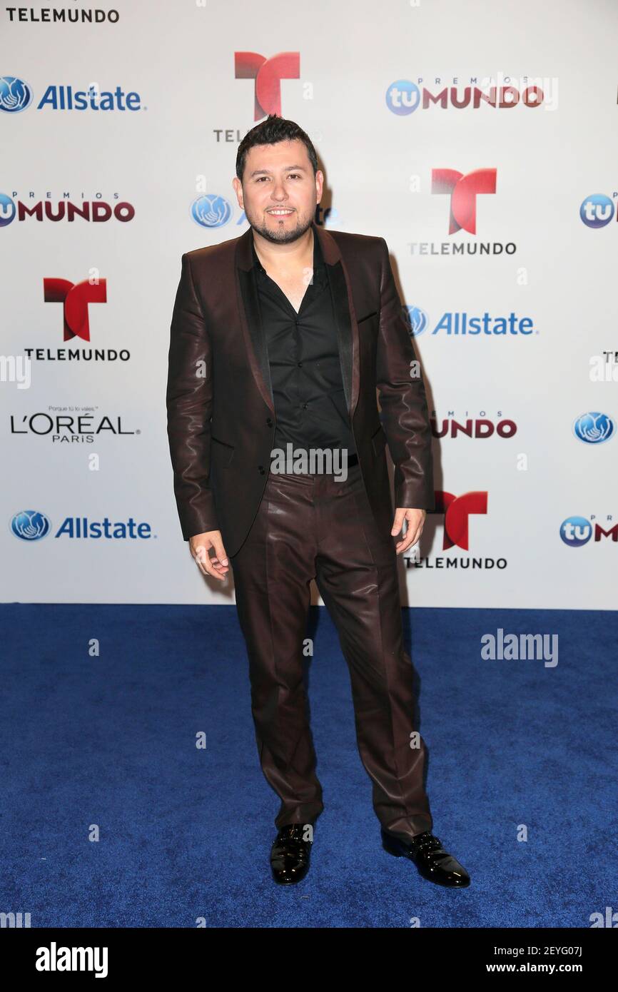 Roberto Tapia poses backstage at Telemundo's Premios Tu Mundo Awards at ...