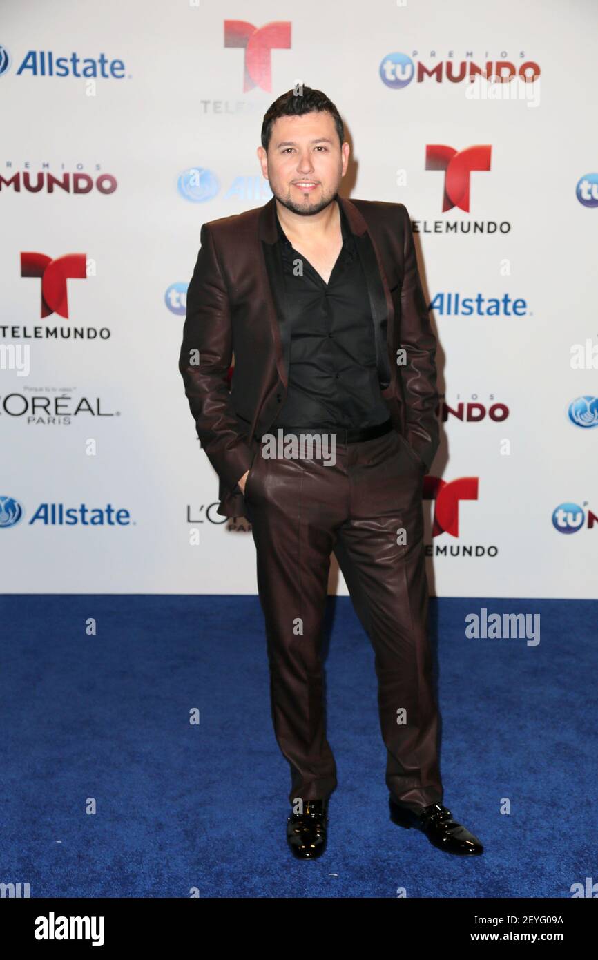 Roberto Tapia poses backstage at Telemundo's Premios Tu Mundo Awards at ...
