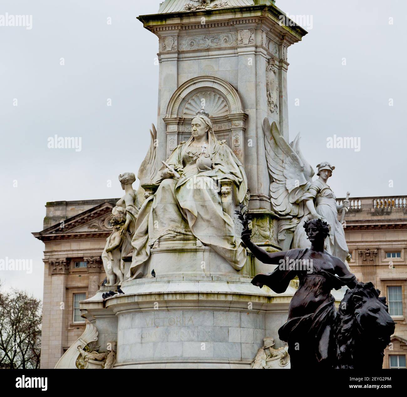 Historic marble and statue in old city of london england Stock Photo ...