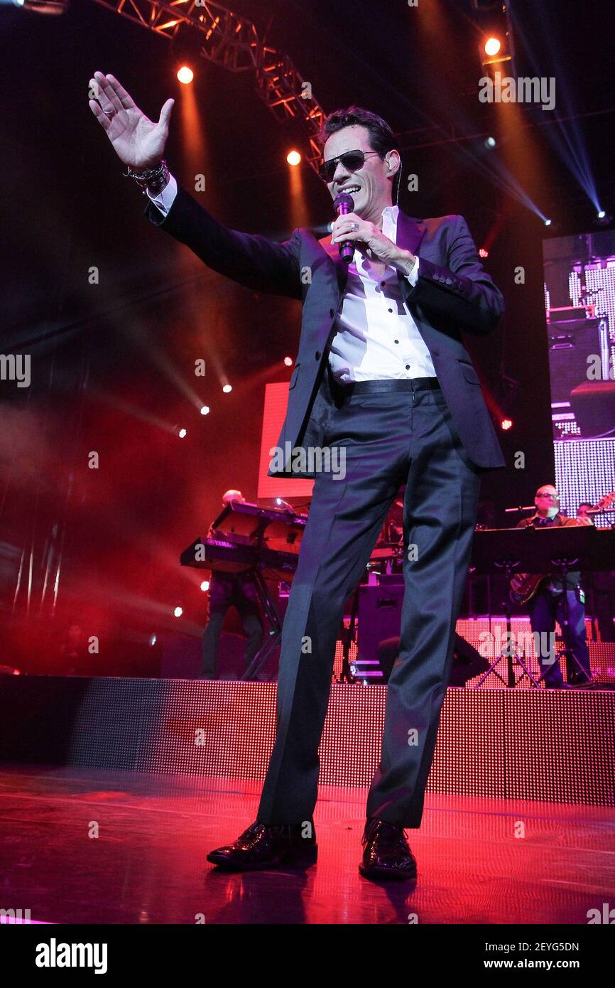 Marc Anthony performs during Marc Anthony's "Vivir Mi Vida" World Tour ...