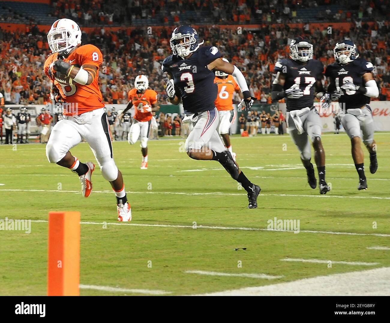 Miami running back Duke Johnson outraces Florida Atlantic defenders on ...